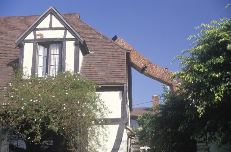 5 Ways Earthquakes Damage Your Foundation